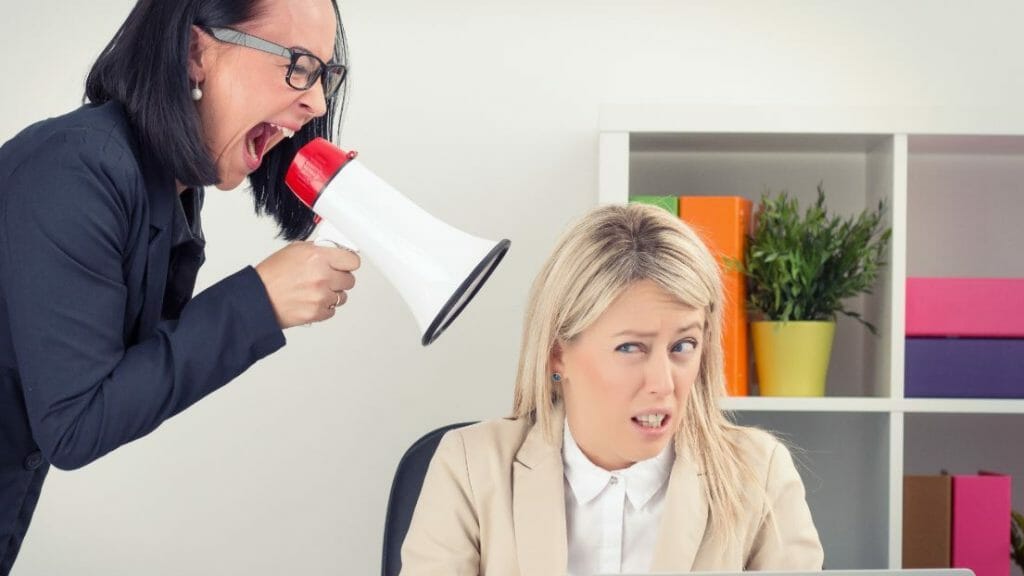 How To Know If You’re Unintentionally Intimidating Your Coworkers - Cashola