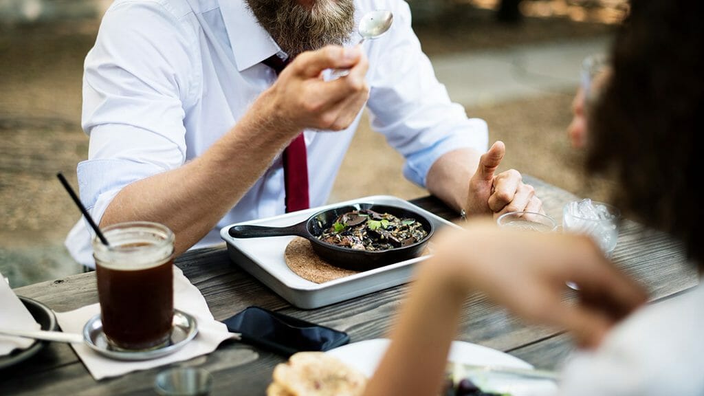 Americans Aren’t Taking Lunch Breaks - Cashola